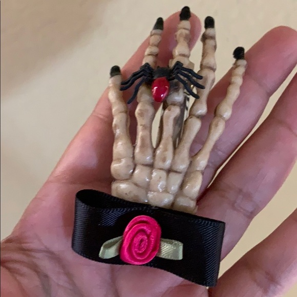 Halloween | Accessories | Creepy Halloween Skeleton Hand Hair Clip ...